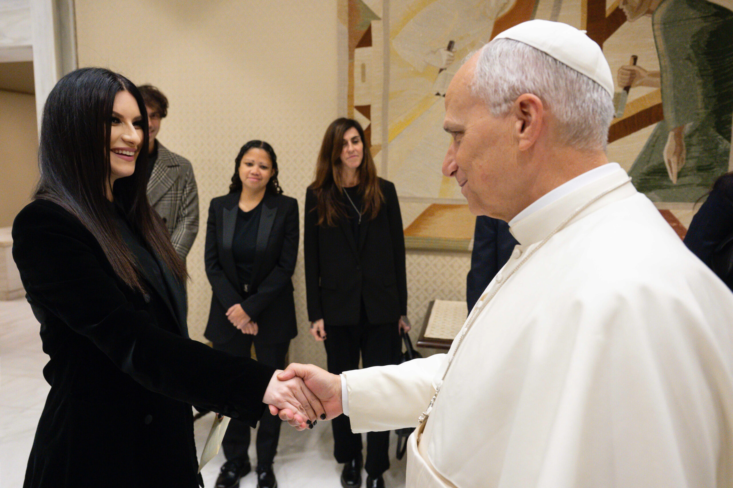 Laura Pausini se reúne con el Papa León XIV | REVISTA IMX